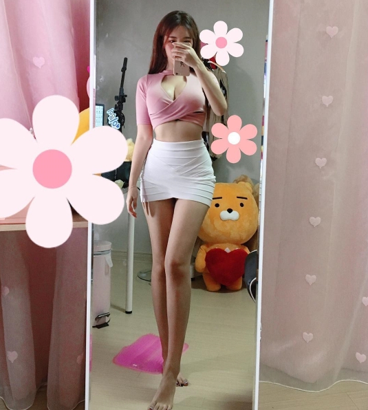 아프리카티비(TV) BJ 이슬이, 49→48kg 다이어트 몸매 공개 "완벽한 각선미"