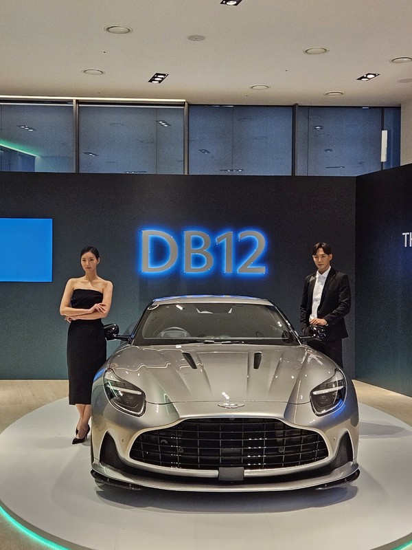 007 제임스 본드 차 '애스턴마틴', 세계 최초의 슈퍼 투어러 'DB12' 공개
