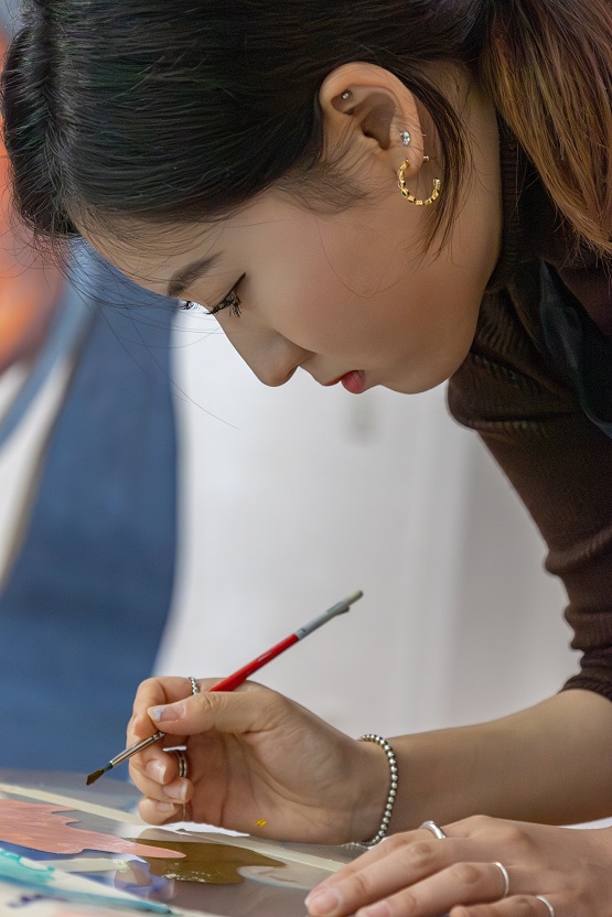 예술, 큐레이팅, 그리고 교육의 경계를 넘다...김민재 작가의 다재다능한 여정