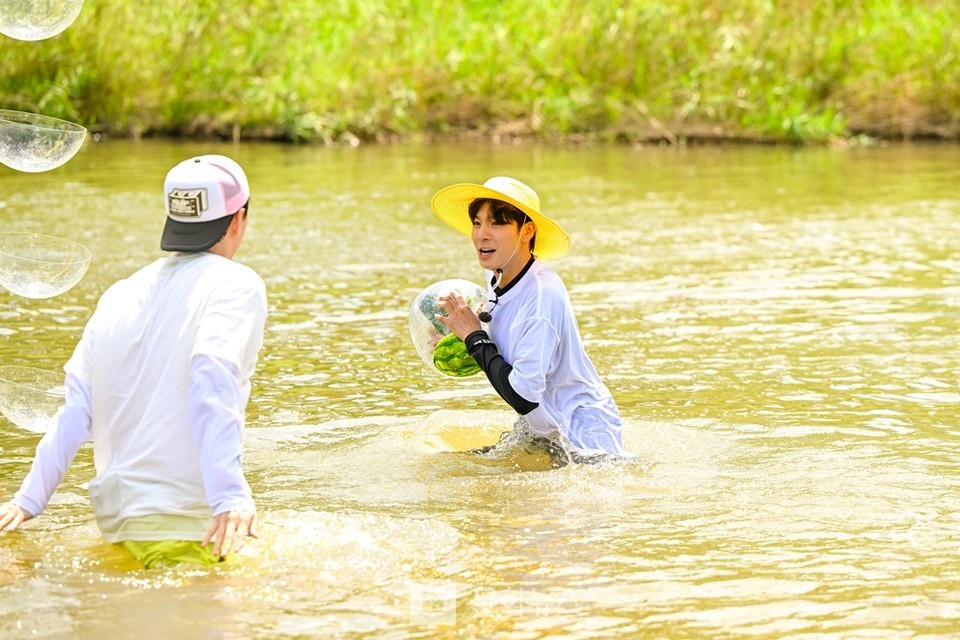 ENA-E채널 신규 예능 ‘시골에 간 도시 Z’ 이은지·이이경 첫 촬영 스포샷 공개