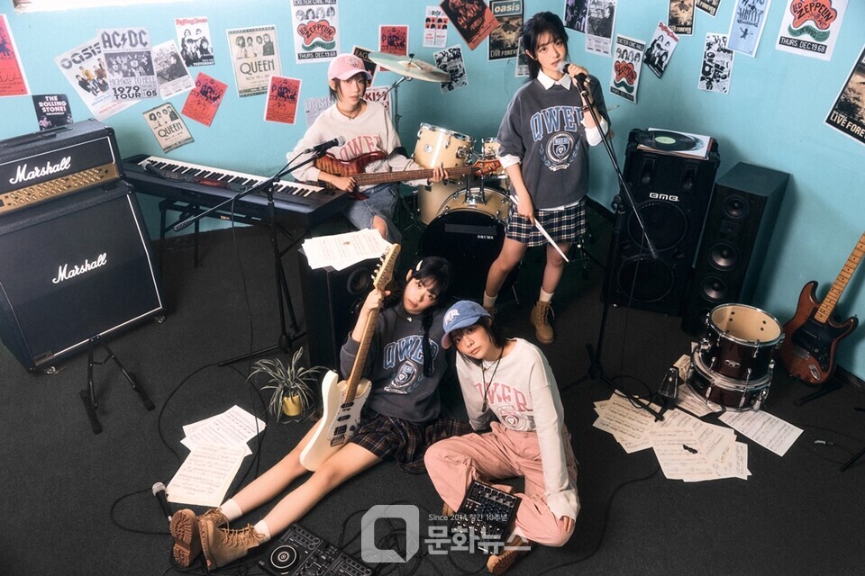 QWER, 미니 2집 발매 하루 만에 초동 신기록… 무서운 상승세